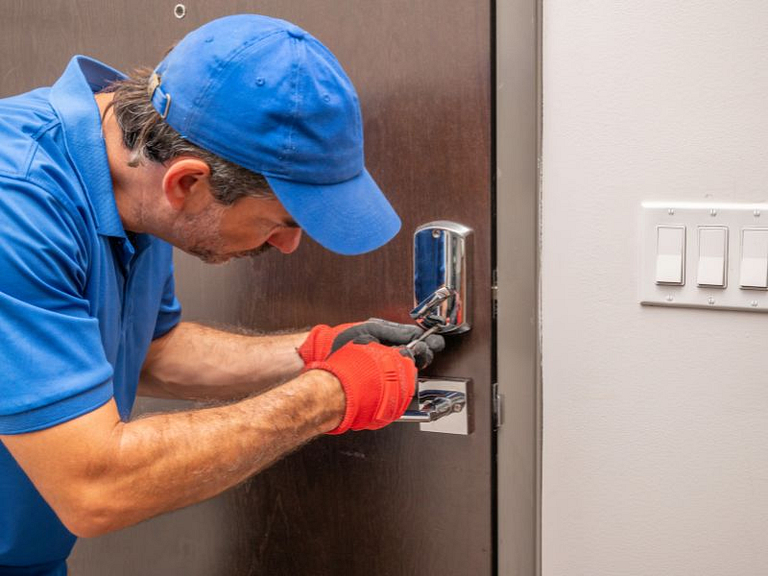 Come diventare fabbro: percorso e requisiti essenziali